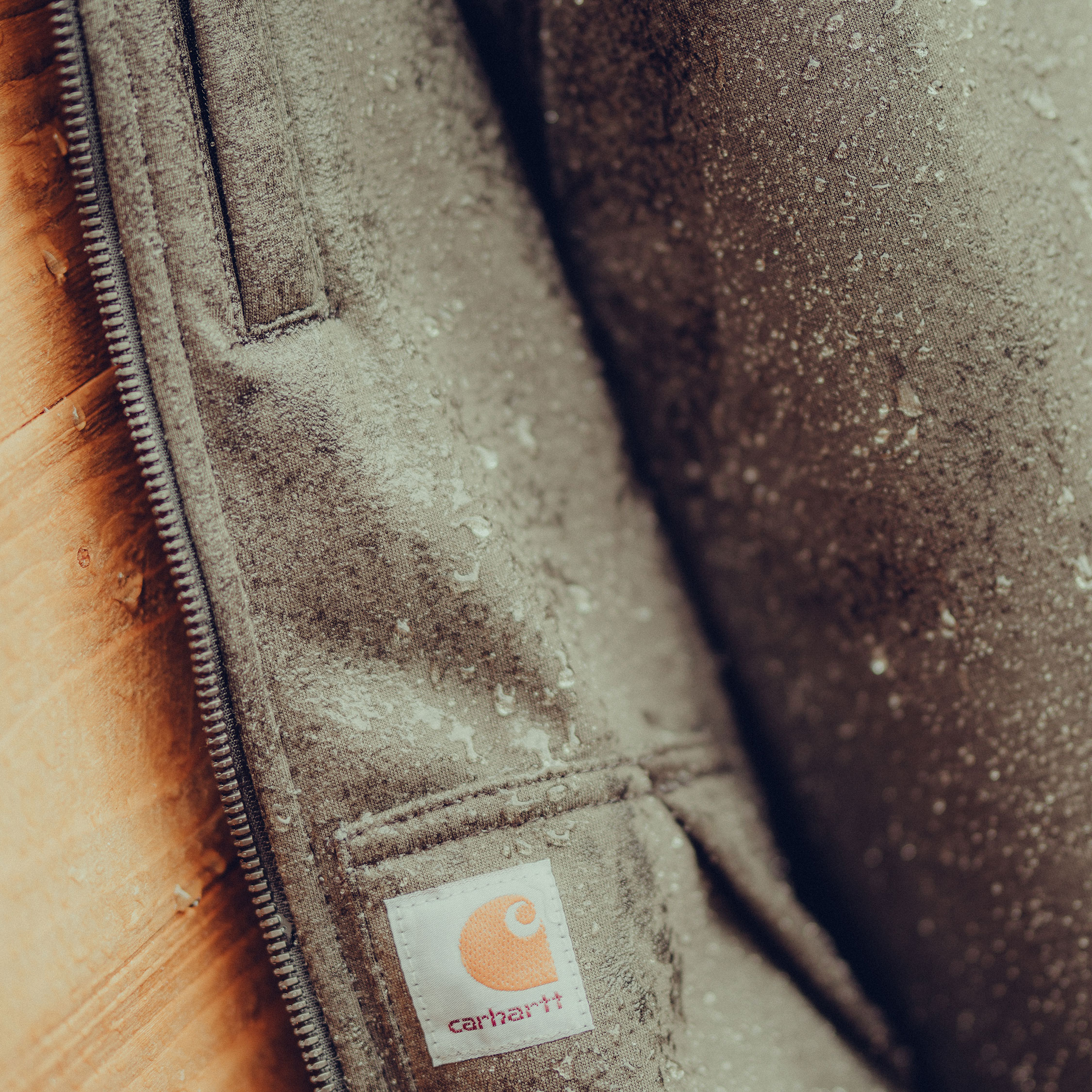 Køb Carhartt Wind fighter hættetrøje, Peat hos Billig-arbejdstøj.dk